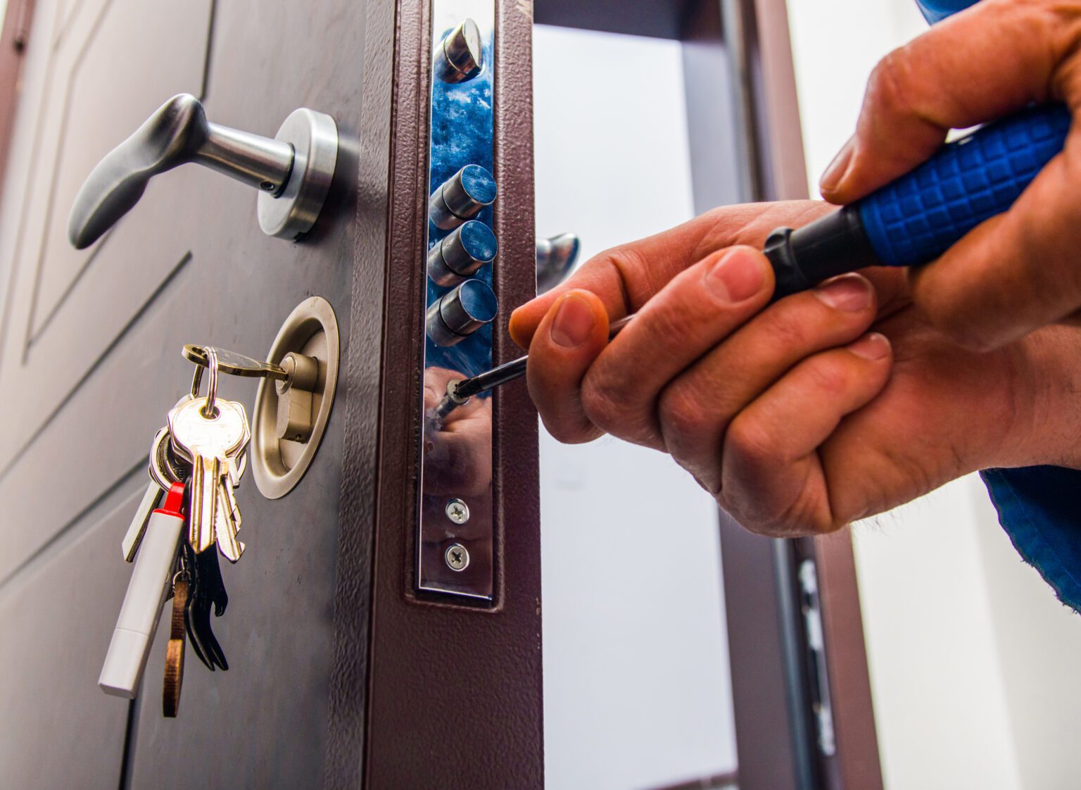 How To Remove a Broken Key From a Lock? - DSB Locksmith